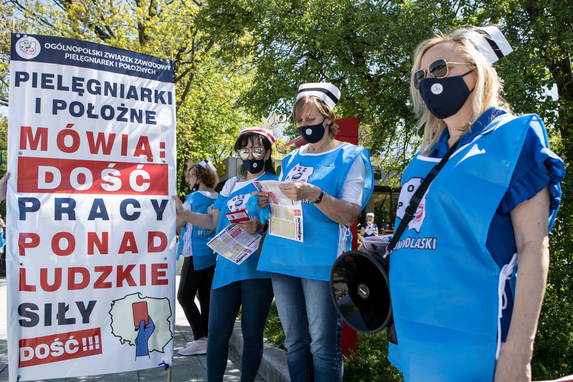 Polish nurses and midwives union declares “warning strike” over pay ...