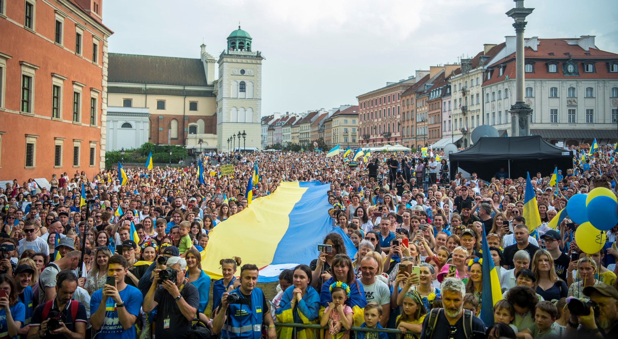 Thousands celebrate Ukrainian independence day in Poland | Notes From ...