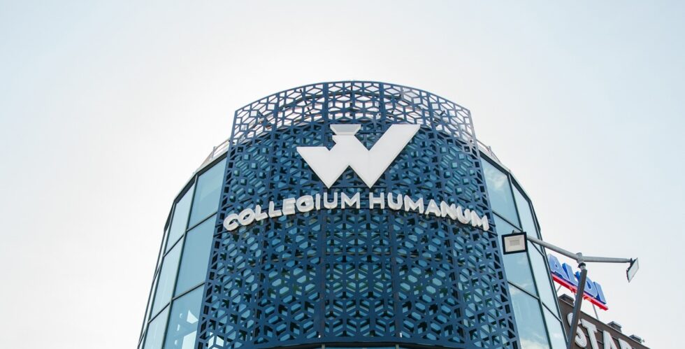 Warsaw orders officials with degrees from university hit by corruption ...