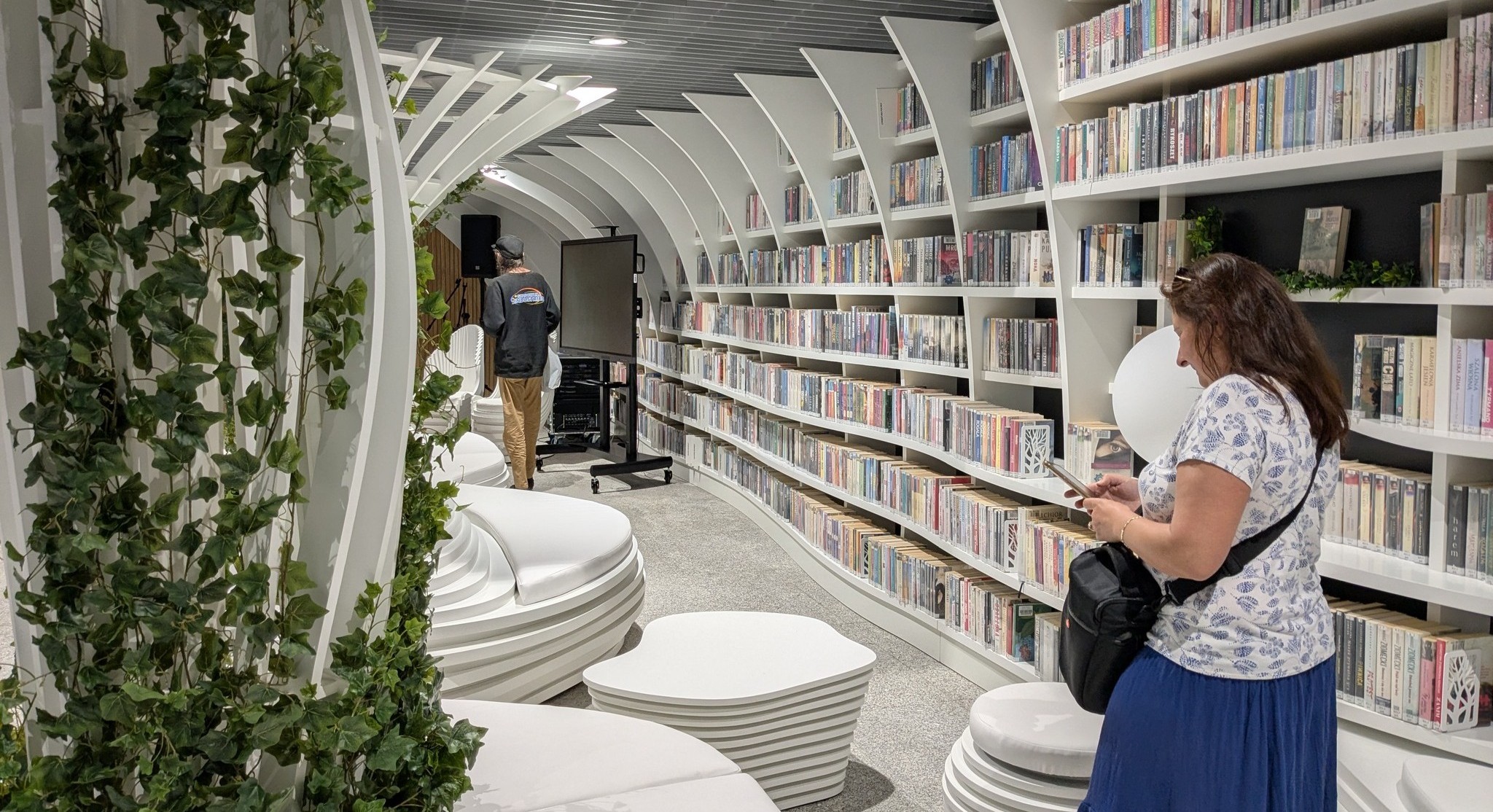 Warsaw opens Poland’s first library in metro station | Notes From Poland