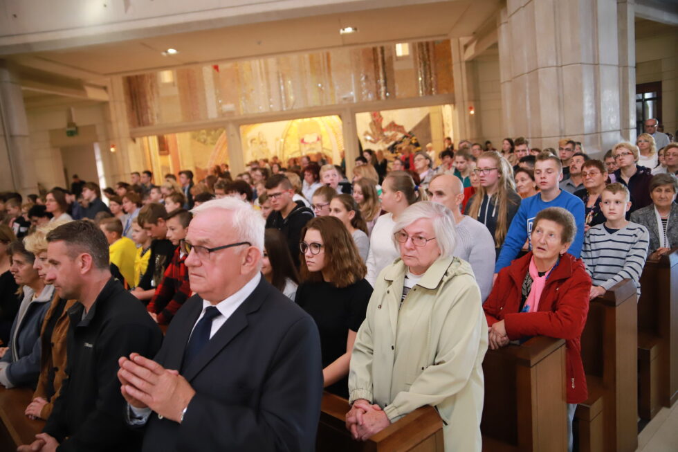 Church attendance in Poland stable at 30% but school religion ...